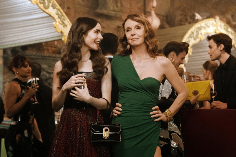14 Fashionable TV Characters in Need of a Convertible Purse – Laflore Paris